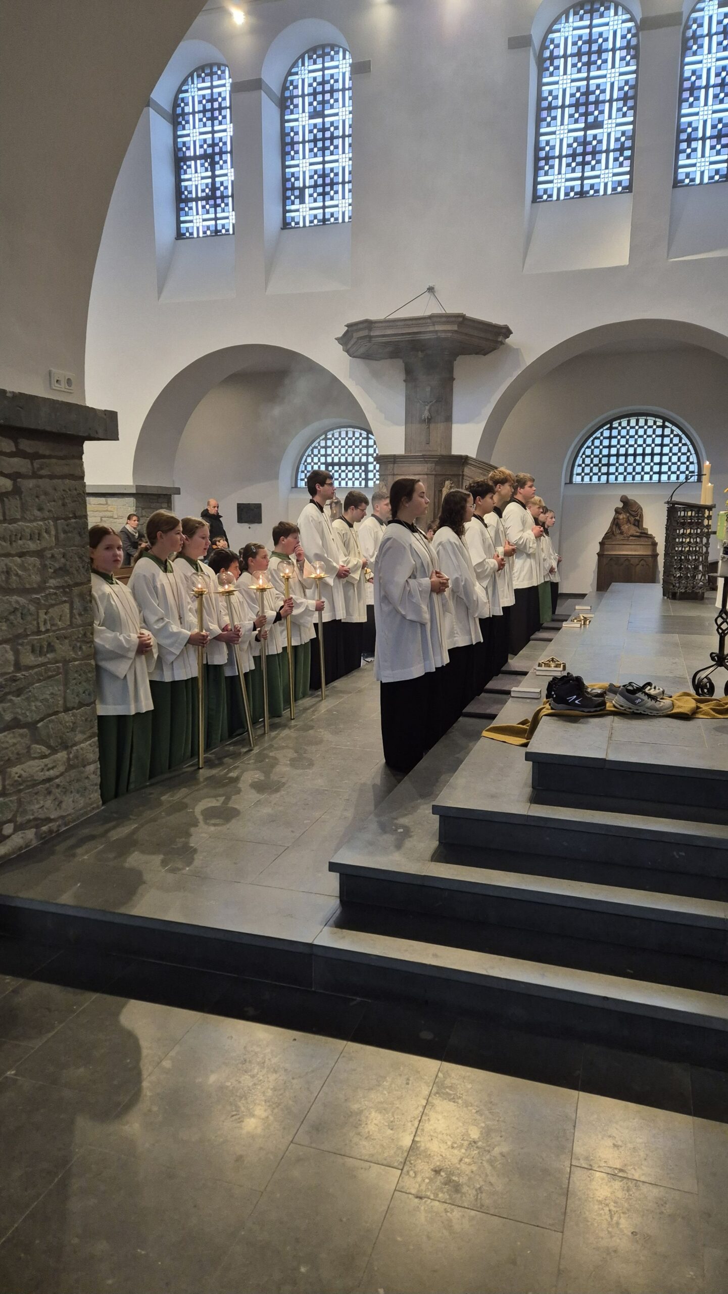 Messdienerehrung und Aufnahme in St. Cäcilia Westönnen - Pastoraler ...